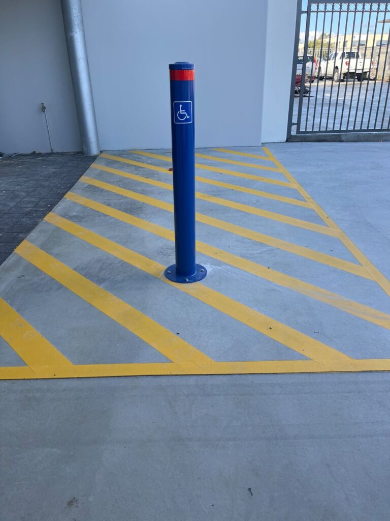 Dugite Economy 140mm x 1300mm Surface Mount Bollard Blue